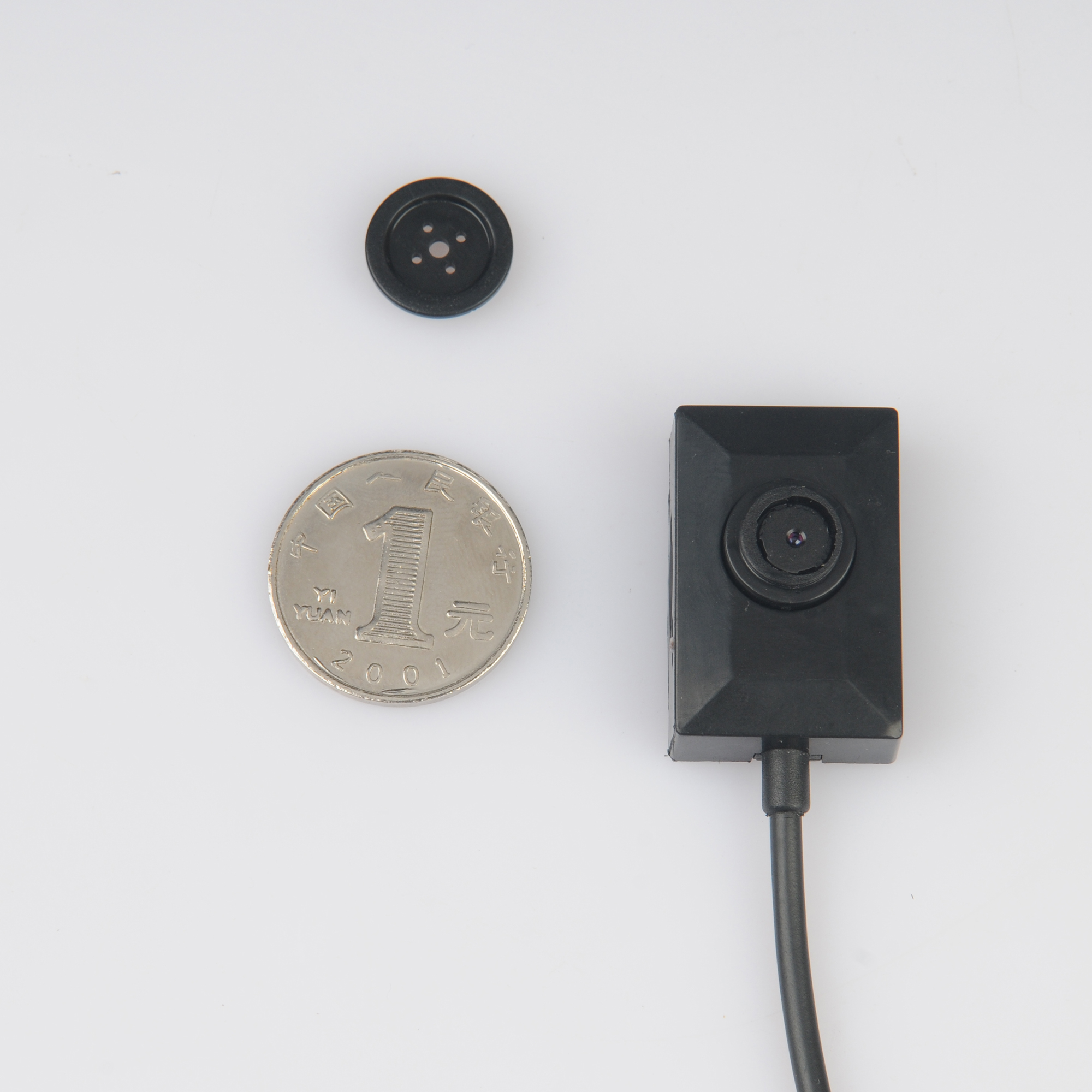 دوربین مخفی دکمه ای بدون نیاز به باتری | ColorMag Wild Magazine